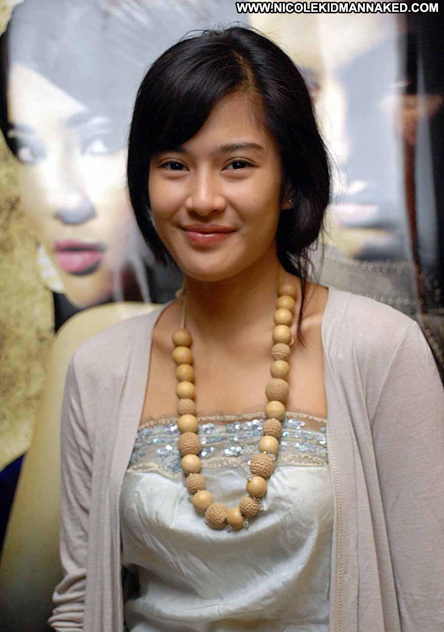 Dian Sastrowardoyo Facebook Celebrity Beautiful Babe Posing Hot Model ...
